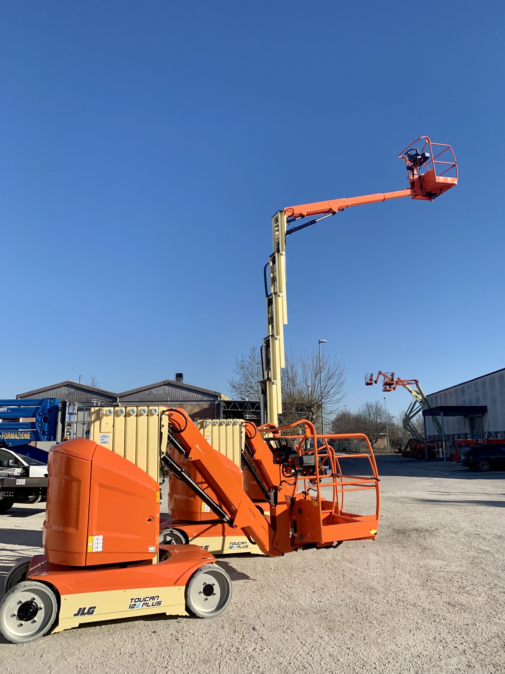 Loca Top: Noleggio Piattaforme aeree e Sollevatori